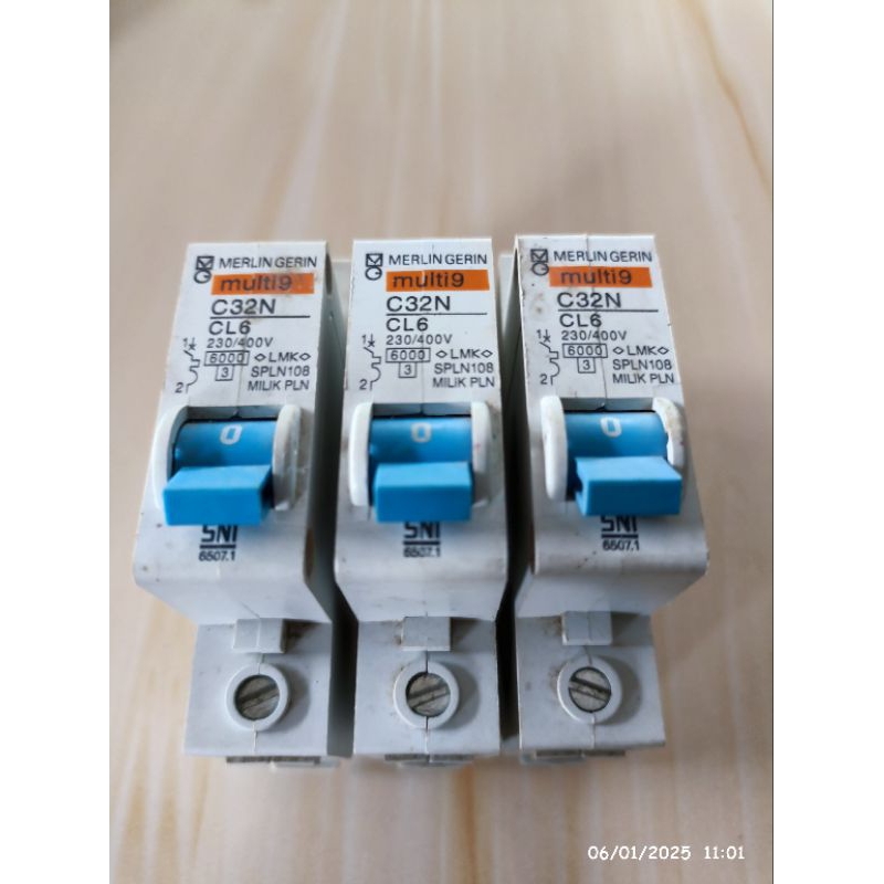 Jual Merlin Gerin MCB 10A SNI (C32N) | Shopee Indonesia