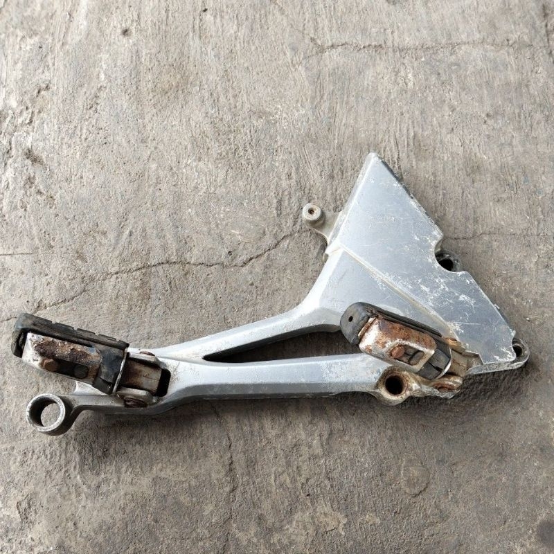 Jual foot step Tiger Revo kanan bekas original | Shopee Indonesia