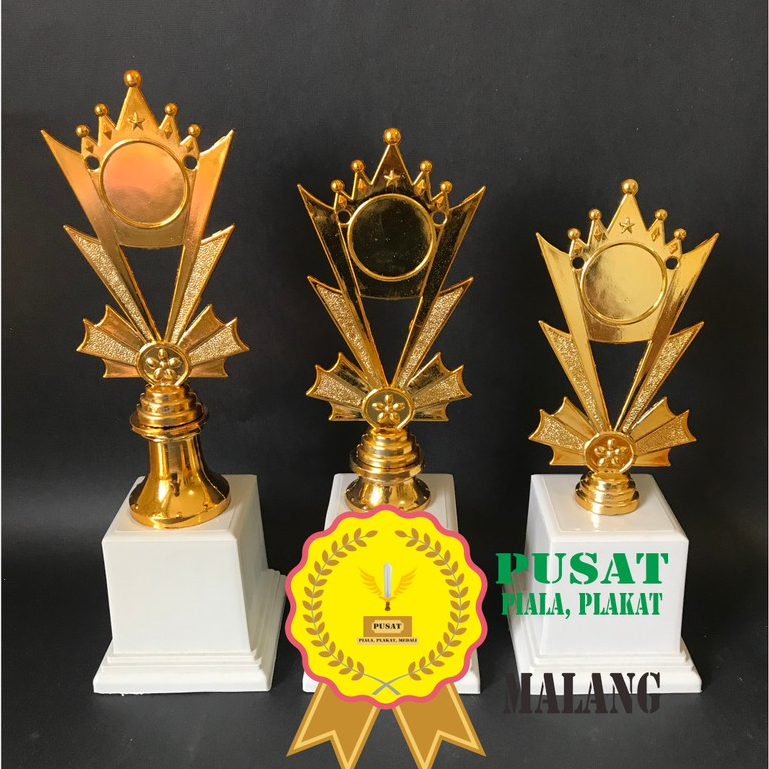 Jual PIALA MURAH 1 SET TATAKAN PUTIH Tinggi 30-35 cm ( Model figur ...