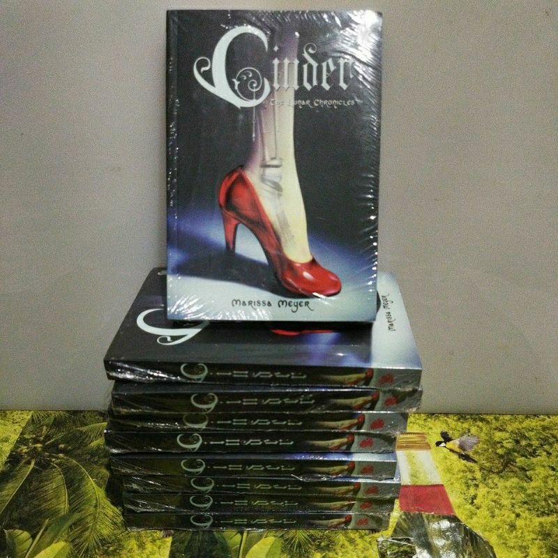 Jual Novel Cinder The Lunar ChRonicLes marissa meyer | Shopee Indonesia
