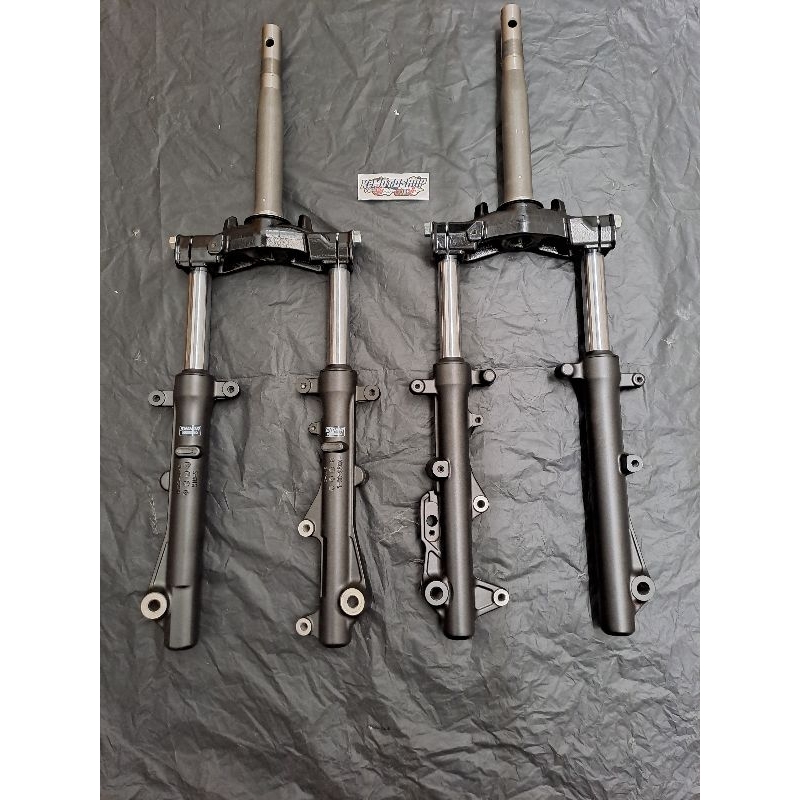 Jual Shock Depan Set T Segitiga Vario 160 ABS CBS Shockbreaker Honda K2S Original Showa | Shopee ...