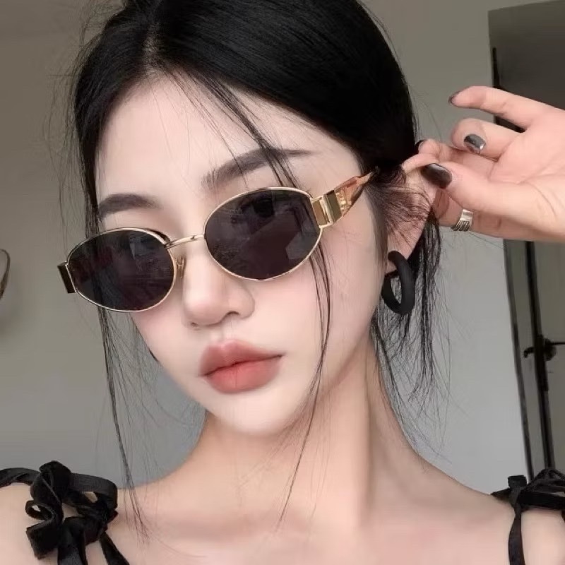 Jual Kacamata Fashion Hitam Tren Viral Terbaru 2025 Perlindungan Sinar UV Model Agnes | Shopee ...