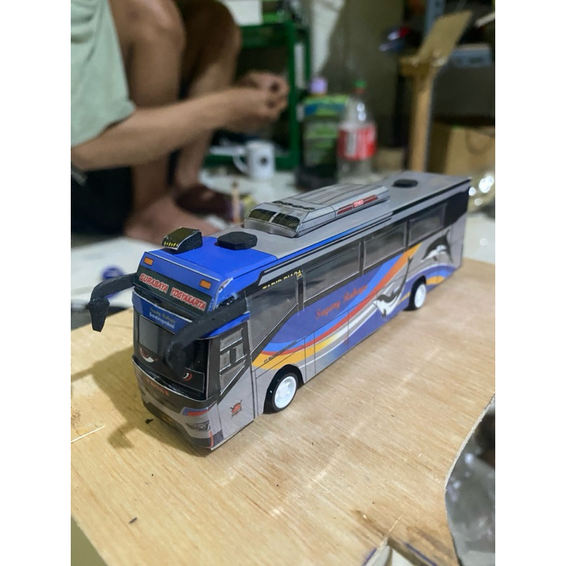 Jual Miniatur Bis Sugeng Rahayu DC 3 skala 1:64 mini | Shopee Indonesia
