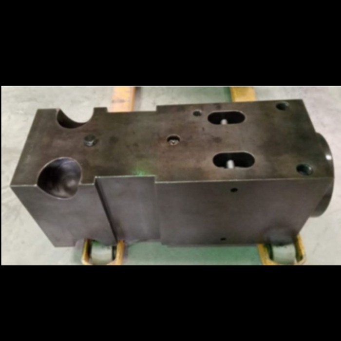 Jual Front Head Assy Bolt round SB81 DYB800 sparepart hydraulic breaker ...
