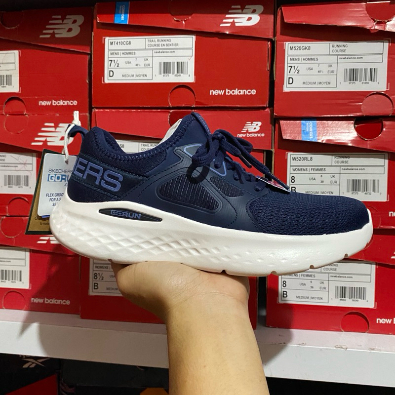 Jual 𝐒𝐄𝐏𝐀𝐓𝐔 𝐒𝐊𝐄𝐂𝐇𝐄𝐑𝐒 𝐆𝐎 𝐑𝐔𝐍 𝐋𝐈𝐓𝐄 𝐑𝐄𝐓𝐑𝐄𝐀𝐓 - 𝐍𝐀𝐕𝐘 (𝟏𝟐𝟗𝟒𝟒𝟒/𝐍𝐕𝐁𝐋) (size 36 ...