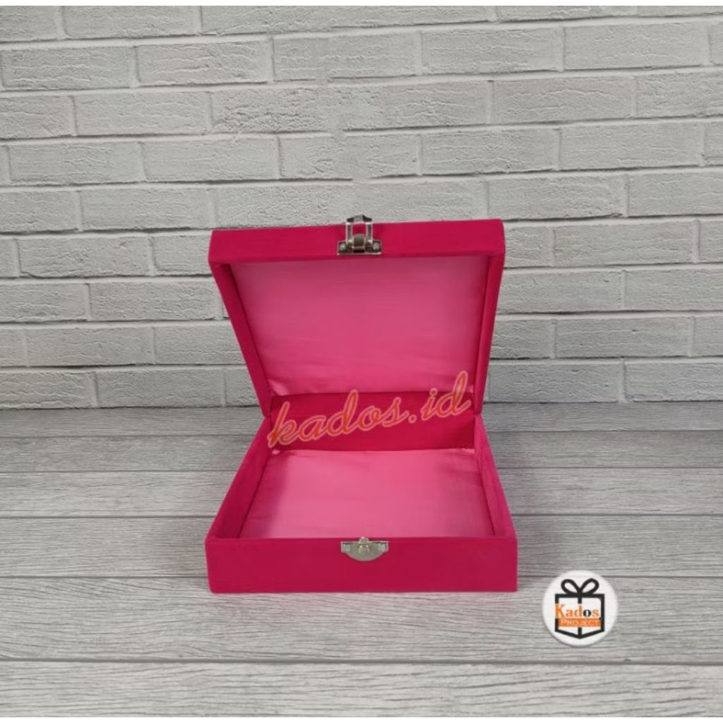 Jual Box Beludru Pink Fanta Ukuran 18 x 16 cm | Shopee Indonesia