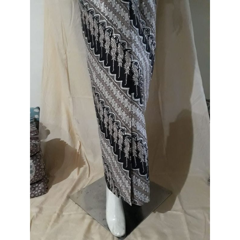 Jual (Pre Order) Jarik Batik Klasik Putih Prodo Prada Silver Motif ...