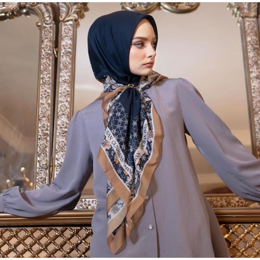 Jual Evelyn Navy Scarf Kingdom Of Love Raya Series 2025 Mandjha Ivan ...