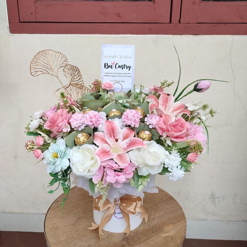 Jual Bloom Box Bunga Artificial plus Cokelat Fererro | Shopee Indonesia