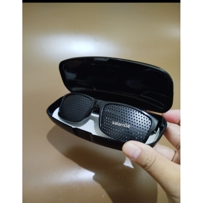 Jual Kacamata terapi pinhole glasses + box / kacamata terapi untuk ...