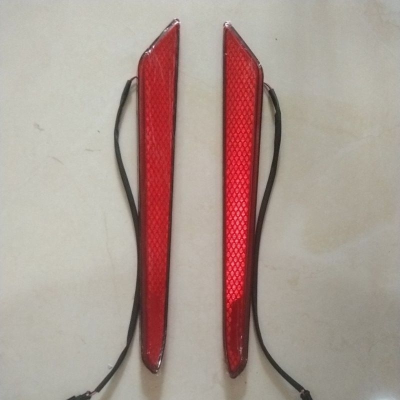 Jual LAMPU SELENDANG BIS 24 V - JETBUS 5 - MERAH (L&R) | Shopee Indonesia