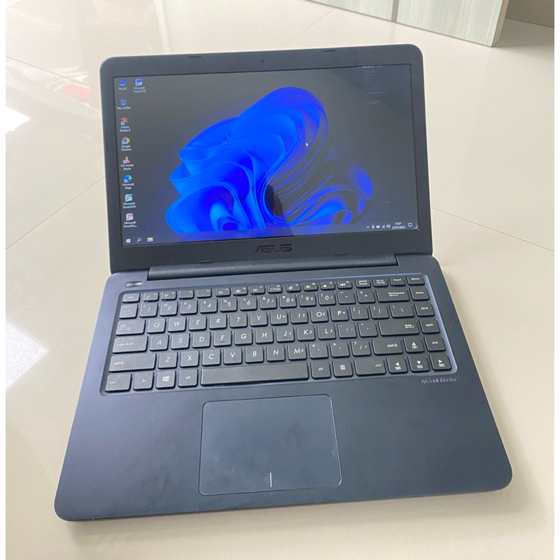 Jual ASUS E402Y AMD E2 RAM 4GB Mulus Normal | Shopee Indonesia