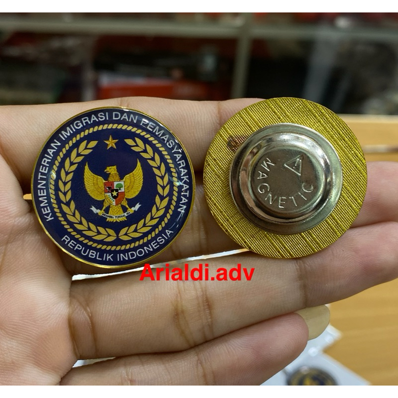Jual pin KEMENIMIPAS terbaru kuningan tebal dilapis resin magnet pin ...