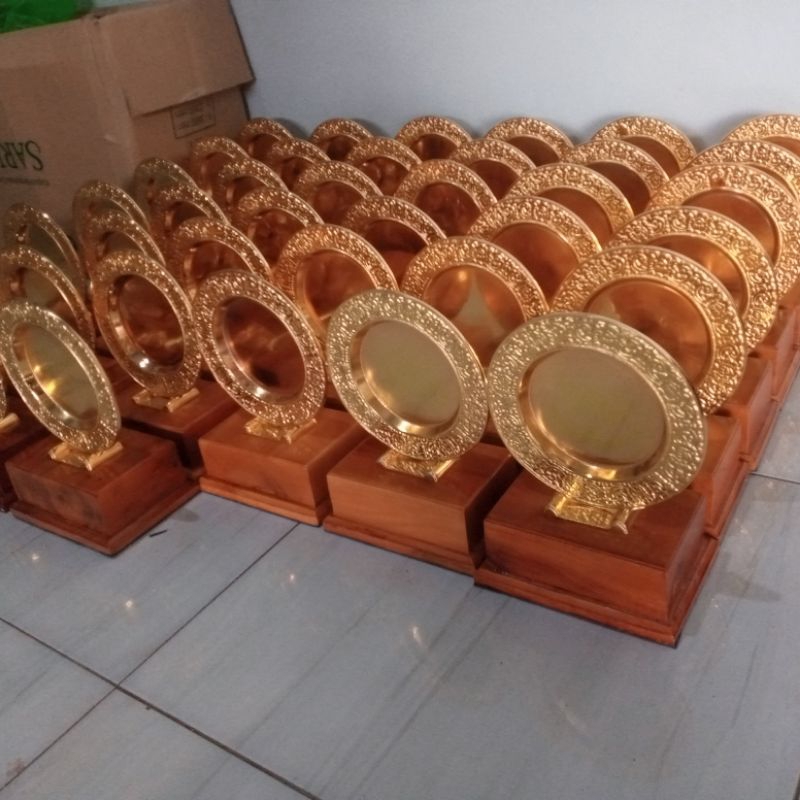 Jual piala logam viral 2024 motif piring polos | Shopee Indonesia