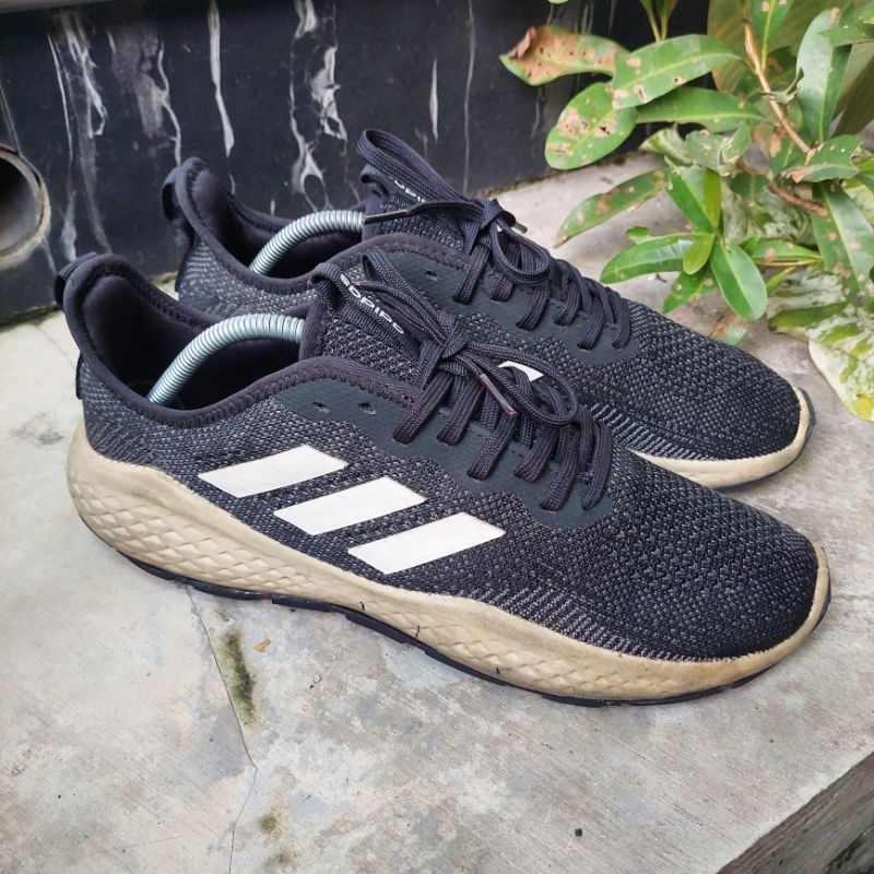Jual sepatu running second merk adidas size 44(28cm) | Shopee Indonesia