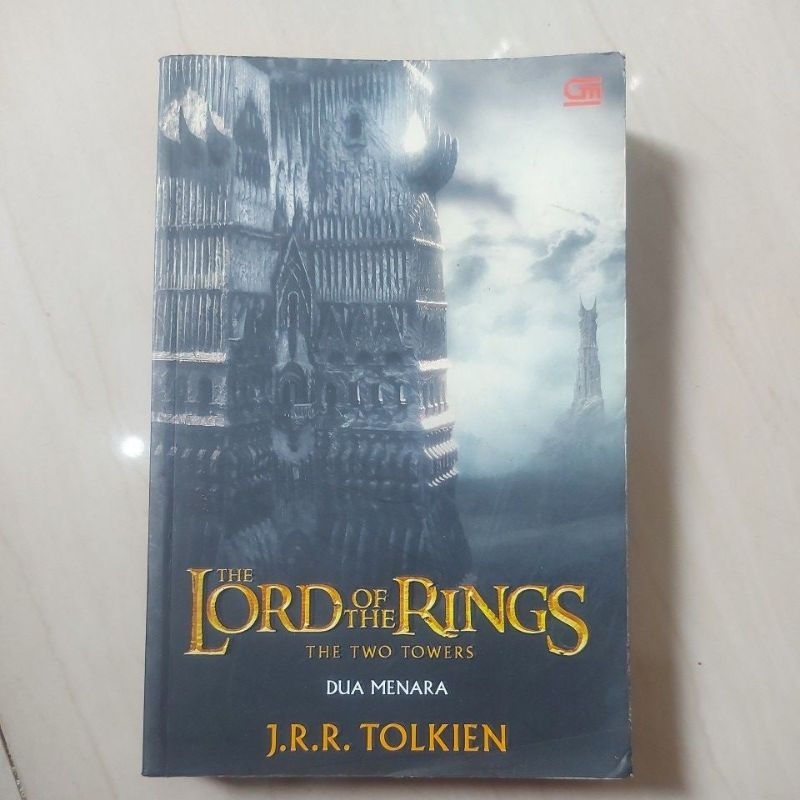 Jual Buku The Lord Of The Rings The Two Towers by J.R.R Tolkien Dua Menara | Shopee Indonesia