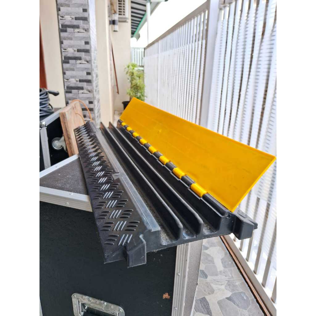 Jual Kabel protektor cable protector speed bumb 3 line / 3 jalur ...