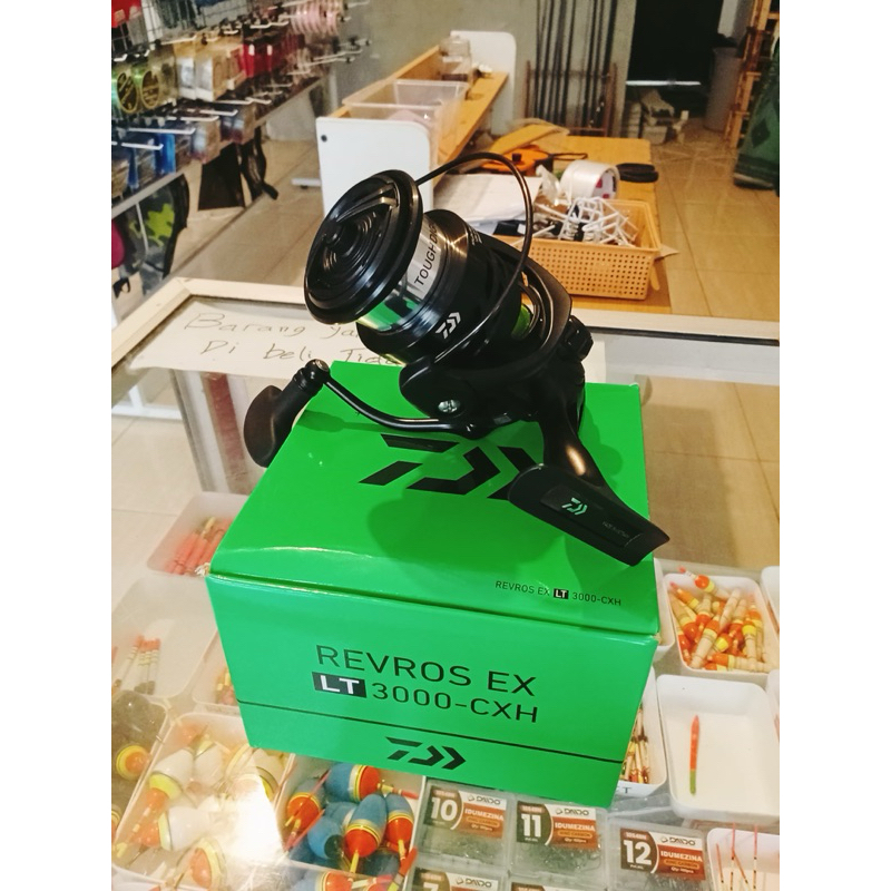Jual REEL DAIWA REVROS EX LT 3000 CXH FULL BLACK LIKENEW | Shopee Indonesia