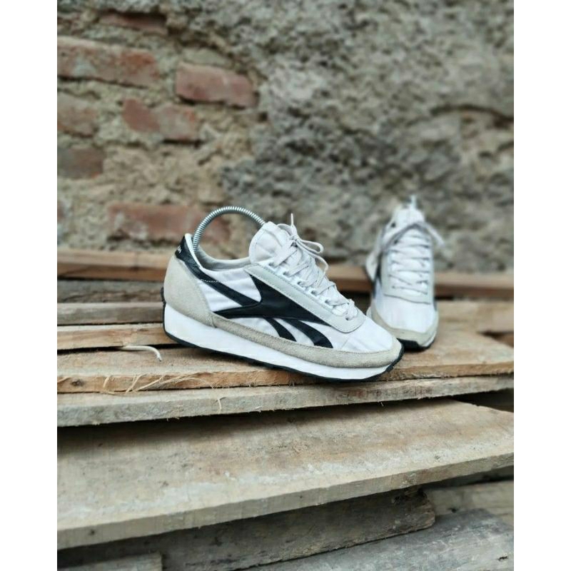 Jual Reebok aztec white list black | Shopee Indonesia
