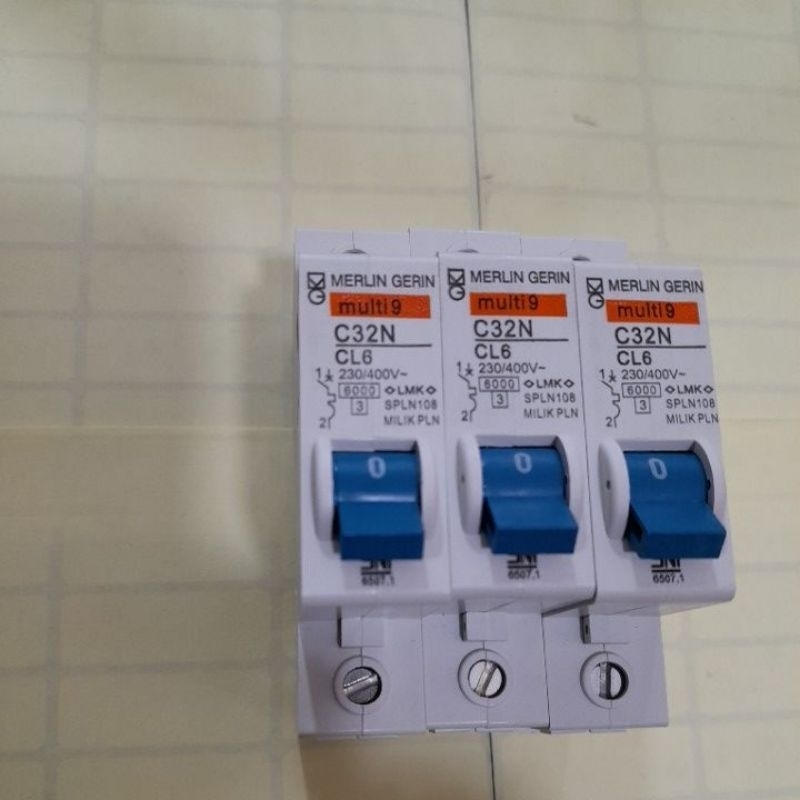 Jual mcb/termis merlin gerin biru 6A | Shopee Indonesia