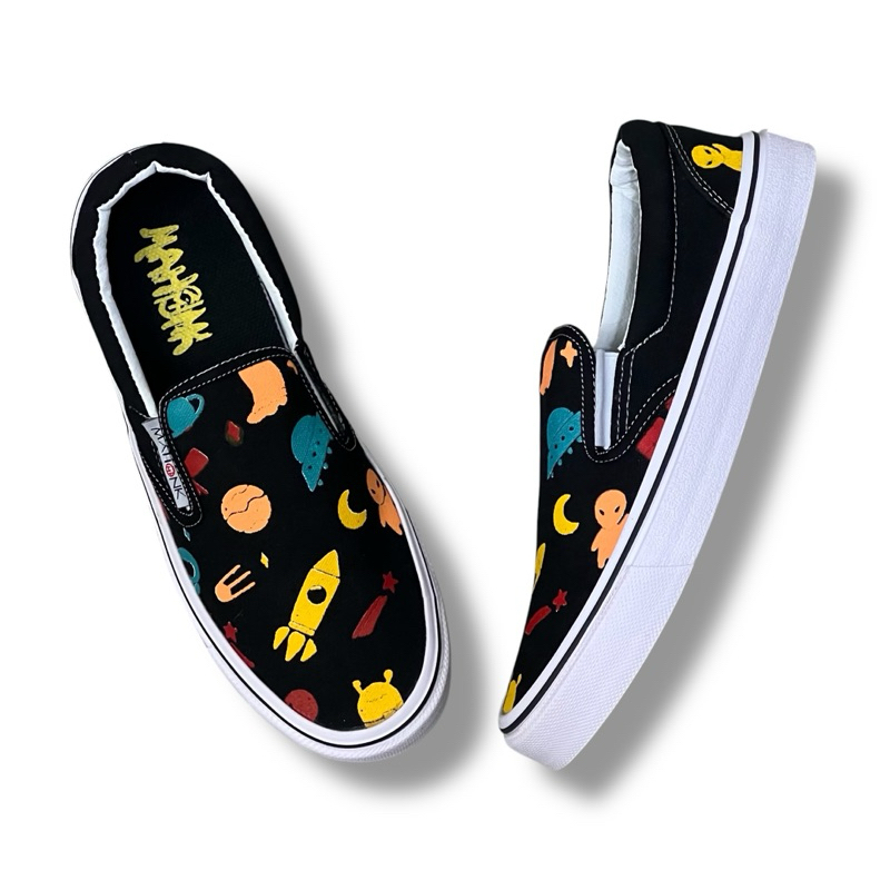 Jual SEPATU MAHONK - Slip On PLN Black List Pria Wanita Original lokal ...