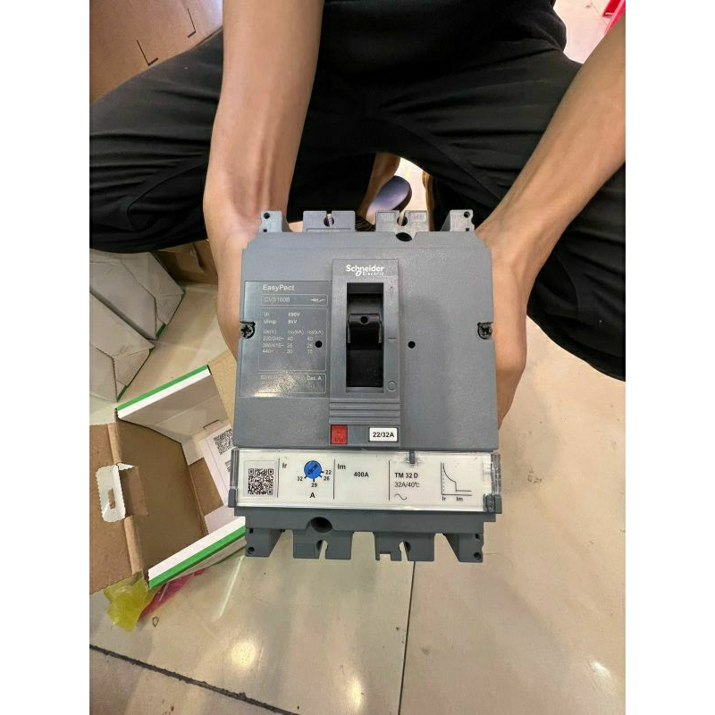 Jual MCCB Schneider EasyPact CVS100B 3 Phase 32 Ampere 32a 3pole | Shopee Indonesia