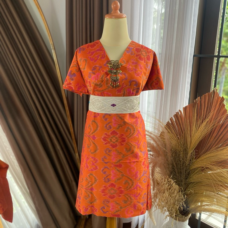 Jual KAIN TENUN ENDEK KHAS BALI MOTIF PATRA ANTIK ORANGE GRINGSING ...