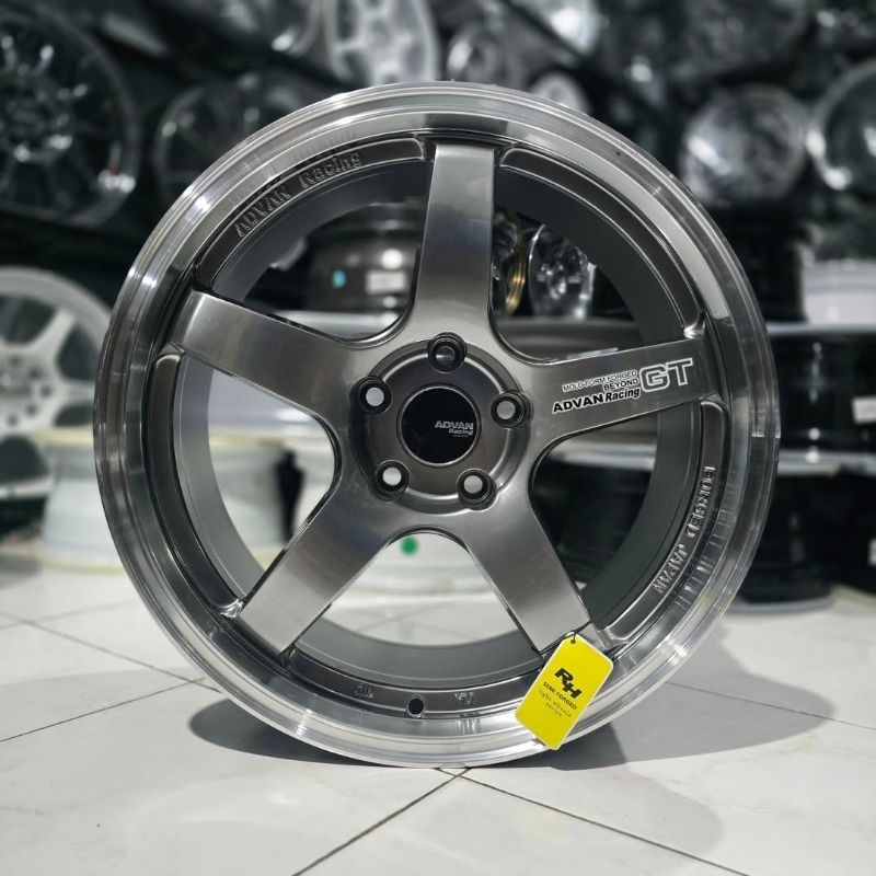 Jual velg racing mobil r18 ADVAN GT LEBAR 8 ring 18 cocok untuk mobil Innova reborn venturer ...
