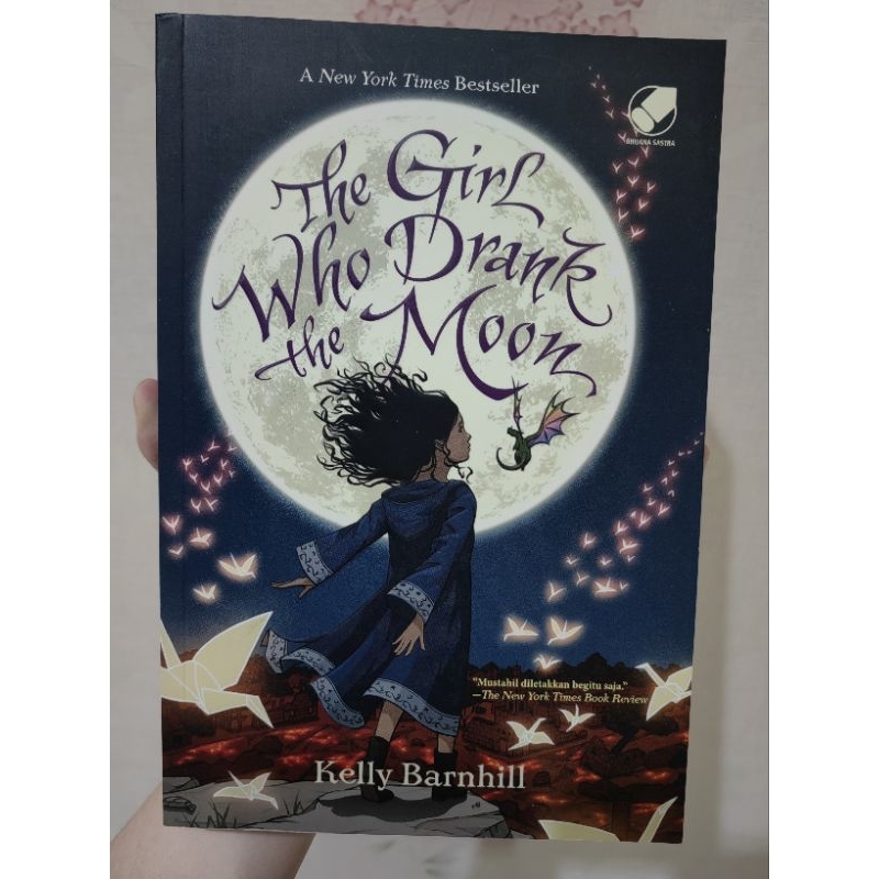 Jual Buku Novel The Girl Who Drank The Moon - Kelly Barnhill | Shopee ...