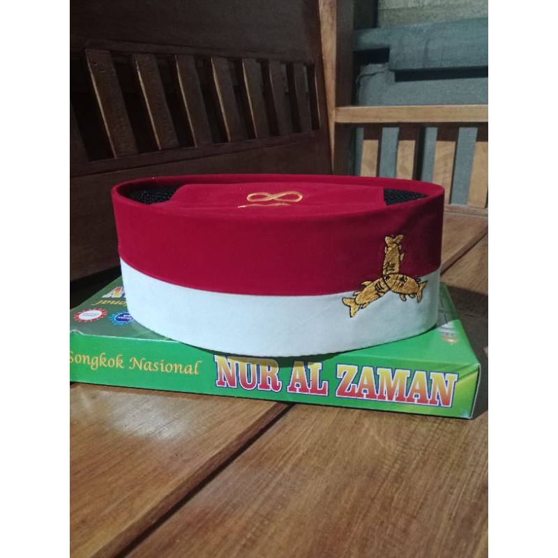 Jual peci merah putih logo 3 ikan atasnya 38 | Shopee Indonesia