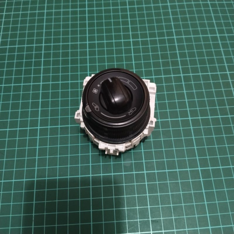 Jual Saklarcontrol sirkulasi Udara AC Innova Zenix VT010 ORIGINAL ...