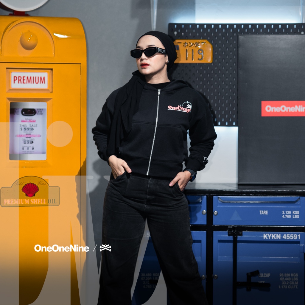 Jual Oneonenine Livz Zipper Hoodie Crop Top Felis Black - Sweater Crop ...