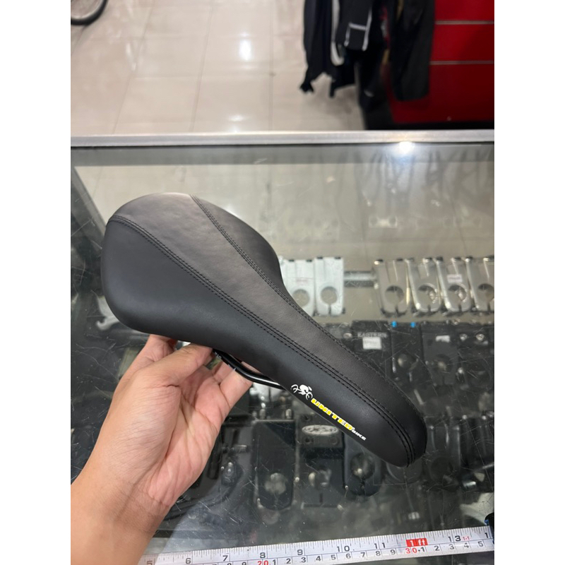 Jual SADDLE SEPEDA VELO PLUSH UNITED EMPUK TEBAL HITAM KULIT LEATHER PU ...
