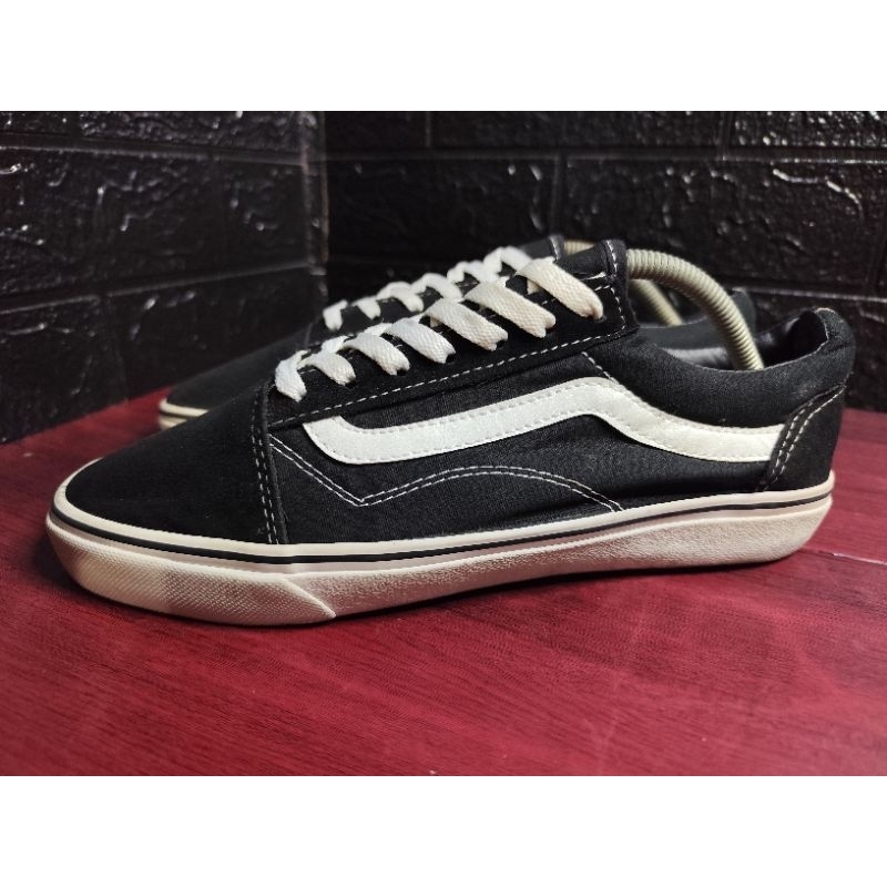 Jual Sepatu Vans Old School Classic Black White T735 rare , size 45 ...