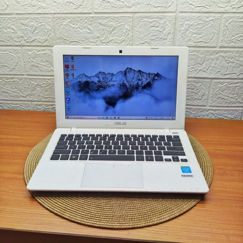 Jual NOTEBOOK ASUS X200MA INTEL CELERON N2840 RAM 2GB SSD 128GB ...