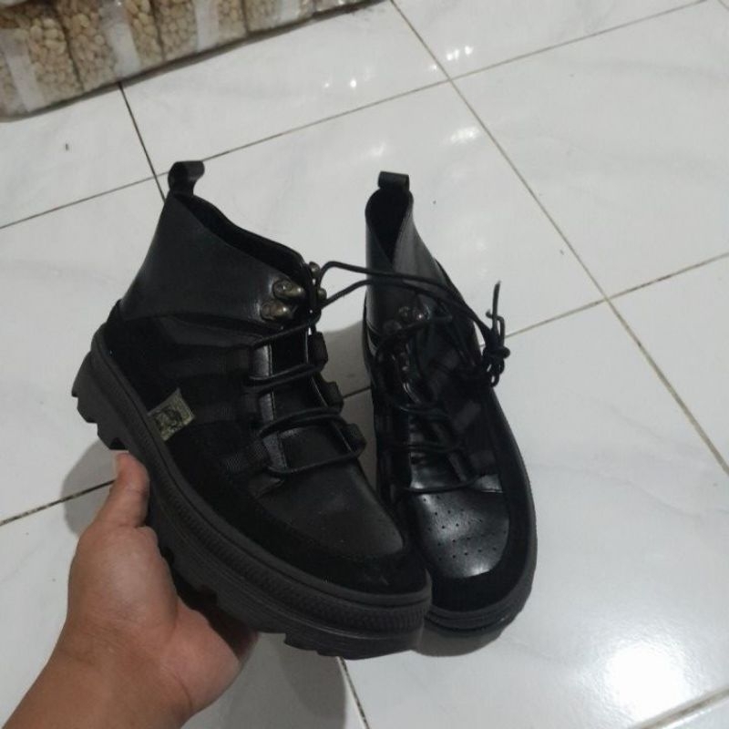 Jual Sepatu Kulit Buccheri DAMARIUS BLACK Boot Men | Shopee Indonesia