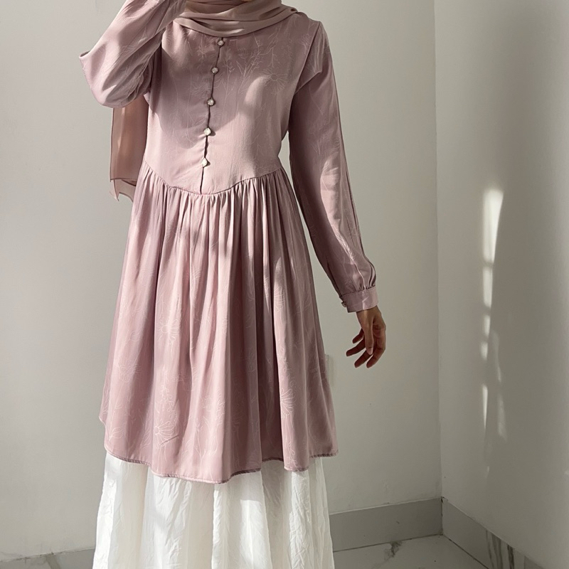 Jual AMOIRA | FLEUR TOP - atasan blouse tunik bahan silk elegan dan ...