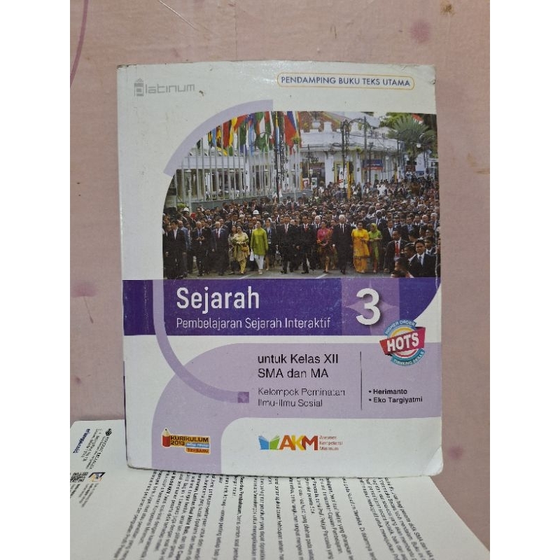 Jual buku sejarah kelas 12 XII 3 sma ma platinum akm hots | Shopee Indonesia
