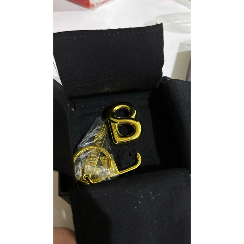 Jual Brooch buttonscarves original keychain brooch series (prelove ...