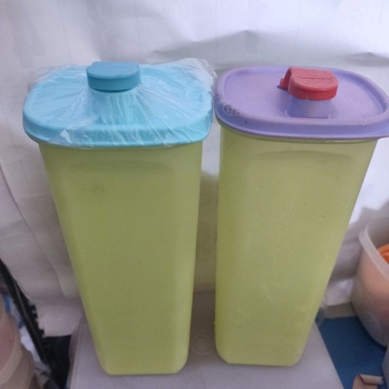 Jual Slim Line 2L botol kulkas Slimline Tupperware Ori SECOND/preloved ...