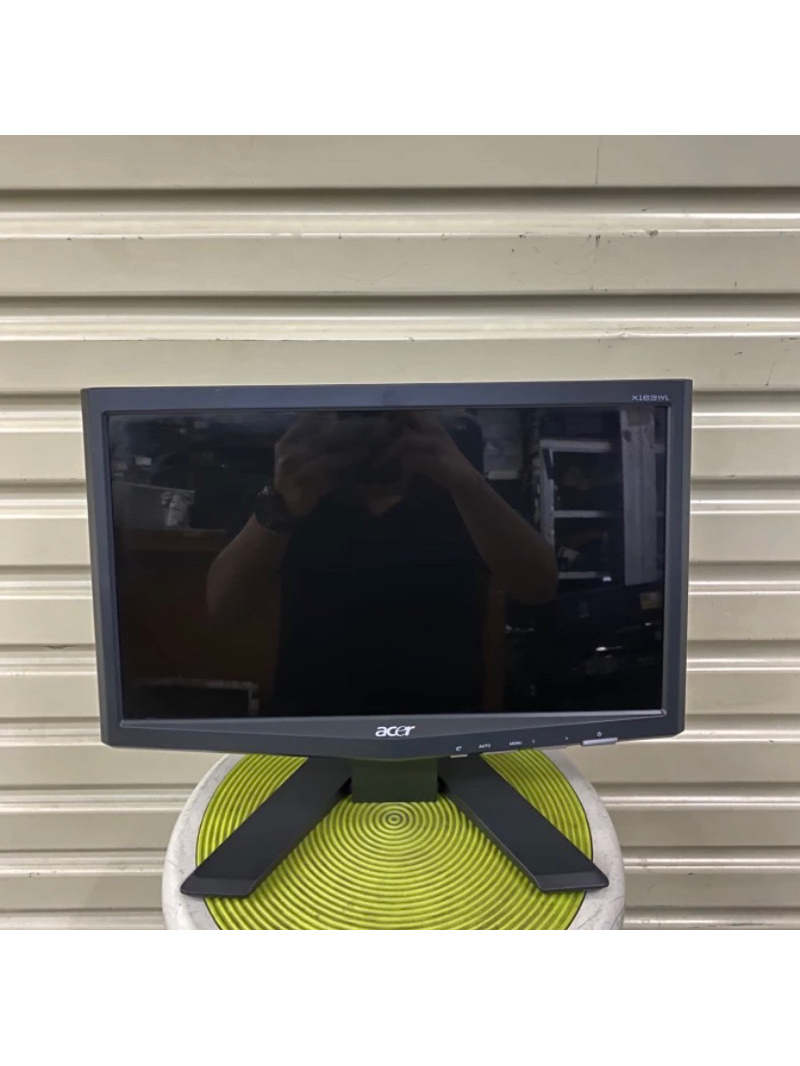 Jual Monitor LED 16 Inch Wide Screen Layar Crystal Mulus | Shopee Indonesia