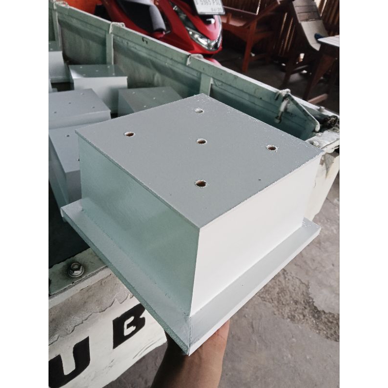 Jual bok/box tatakan trophy piala kaki 4 ukuran 20cm warna putih isi ...