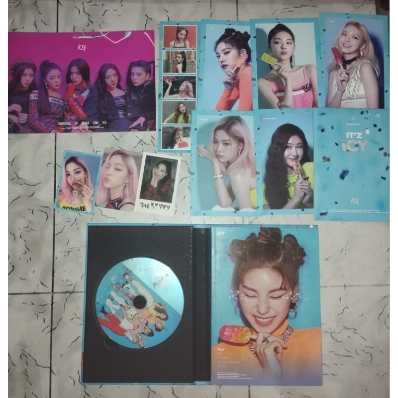 Jual Itzy Itz Icy album (ITZ Ver) + poster yuna | Shopee Indonesia