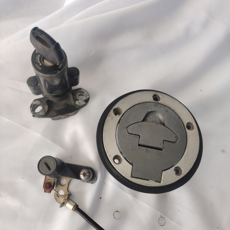 Jual Kunci Kontak set Tutup Tangki + Jok Yamaha R25 OLD ORIGINAL ...