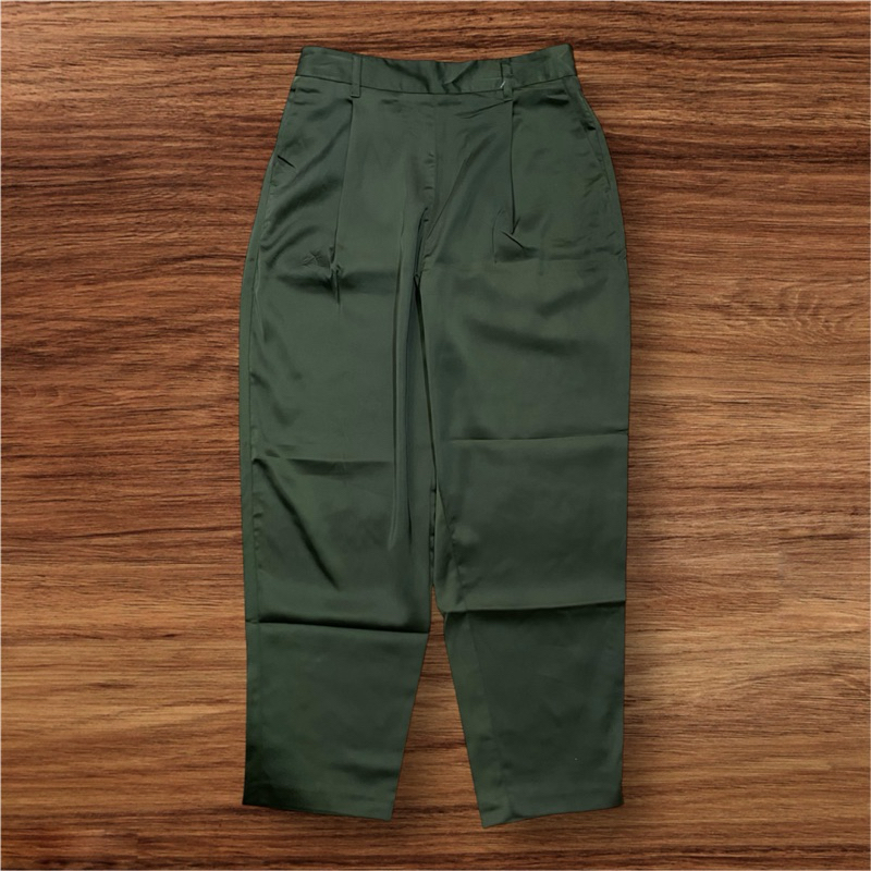 Jual Uniqlo GU Baggy Satin Loose pants preloved | Shopee Indonesia