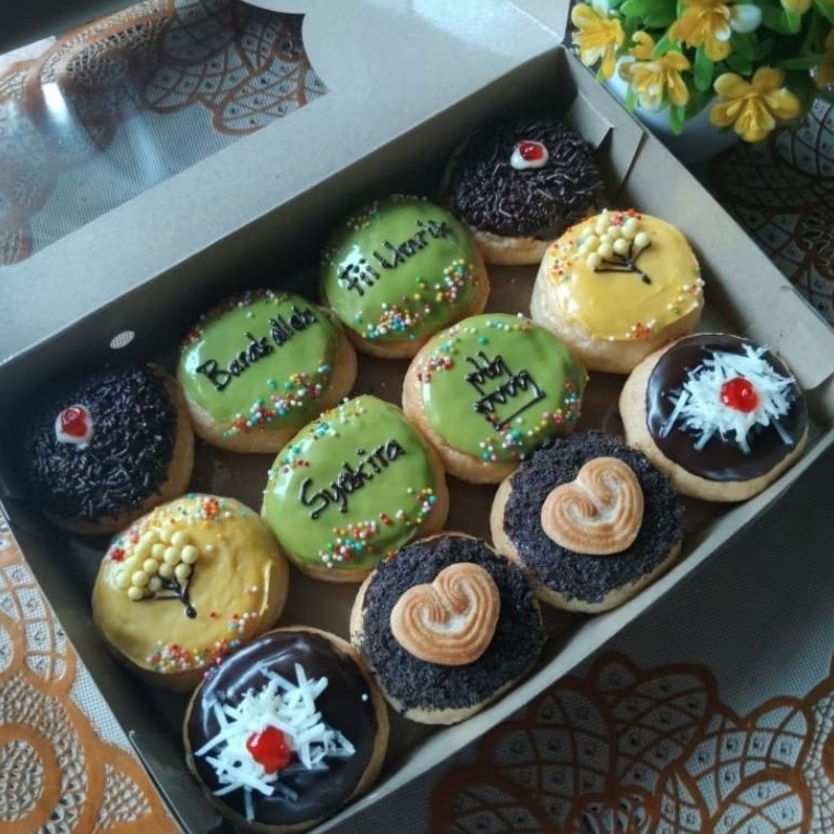 Jual Donat Ulang Tahun/ Donat tulisan/ Donat ultah mix coklat lemon ...