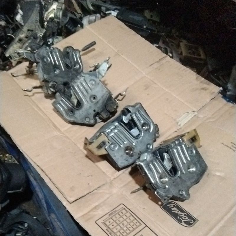 Jual DOOR LOCK PINTU MERCEDES MERCEY BENZ W124 | Shopee Indonesia