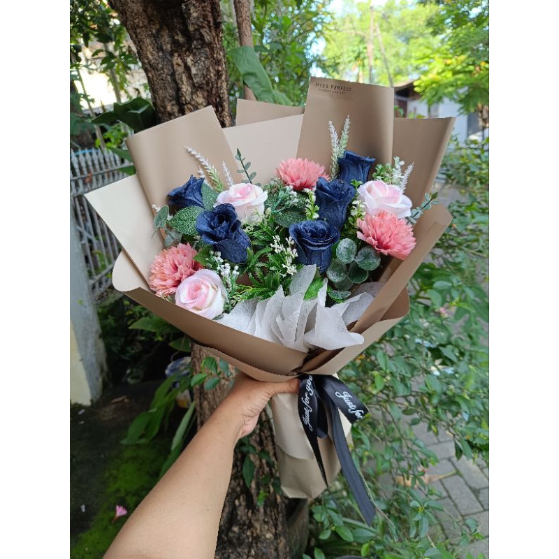 Jual buket bunga palsu artificial Milo Admiral Surabaya navy bouquet ...