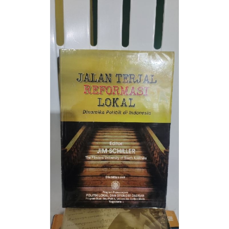 Jual buku jalan terjal reformasi lokal "dinamika politik indonesia" - jim schiller | Shopee ...
