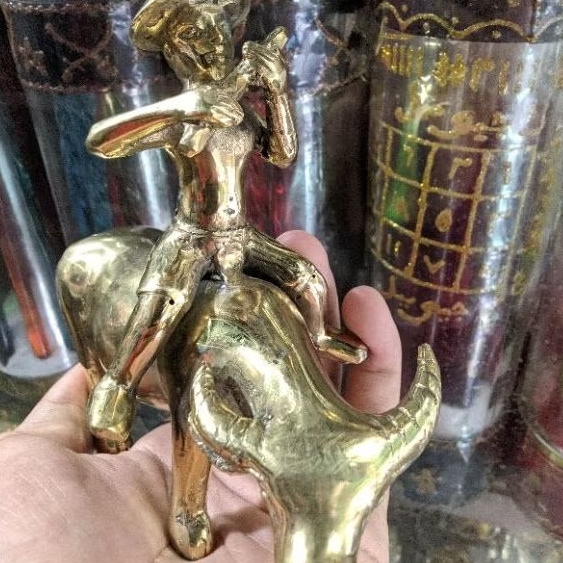 Jual PATUNG SAPI KERBAU PENGGEMBALA KUNINGAN | Shopee Indonesia